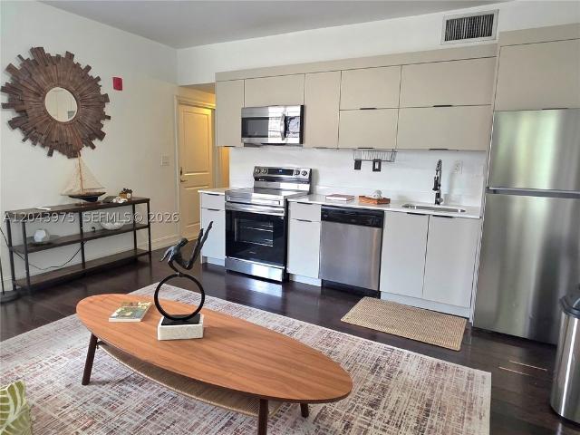 Luxury apartment complex for rent in Miami Beach, Florida