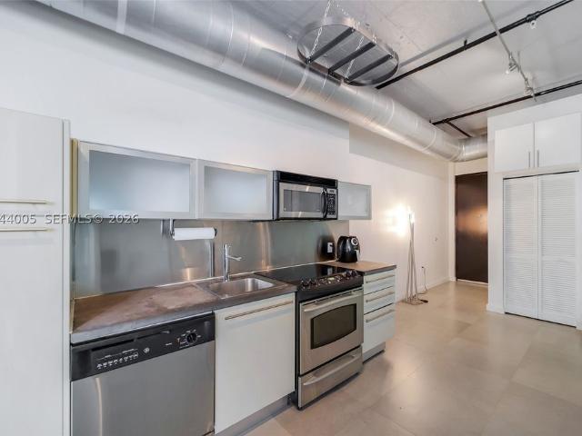 Luxury apartment complex for rent in Miami Beach, Florida