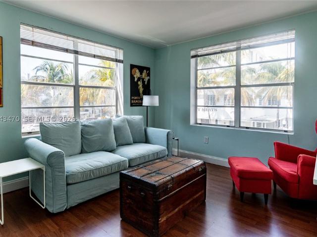 Luxury apartment complex for rent in Miami Beach, Florida