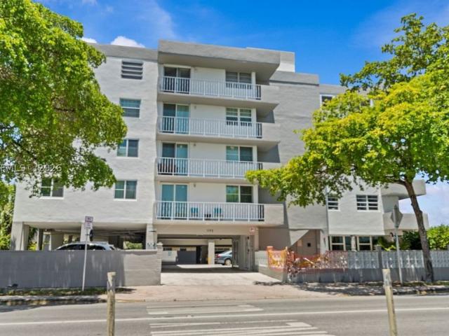 Luxury apartment complex for rent in Miami Beach, Florida