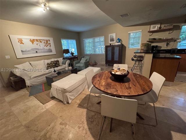 Luxury apartment complex for rent in Miami Beach, Florida