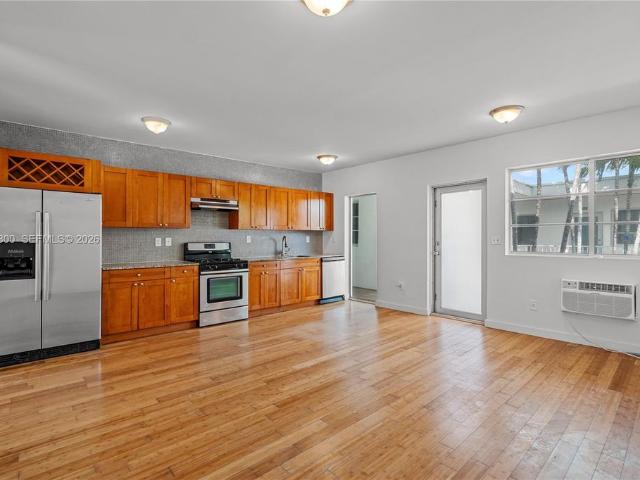 Luxury apartment complex for rent in Miami Beach, Florida