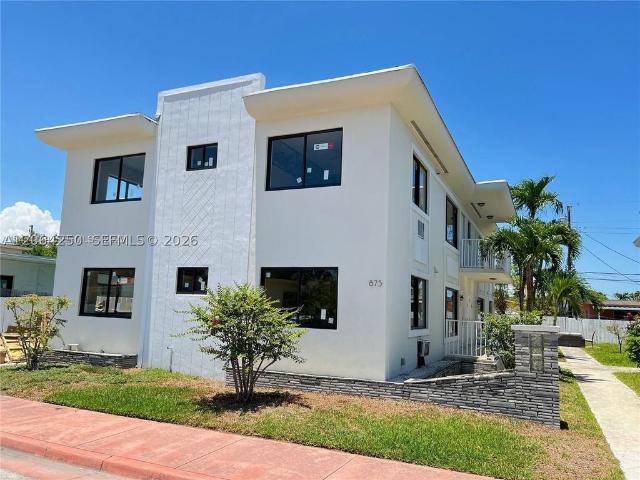 Luxury apartment complex for rent in Miami Beach, Florida
