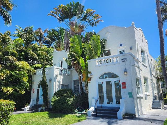 Luxury apartment complex for rent in Miami Beach, Florida