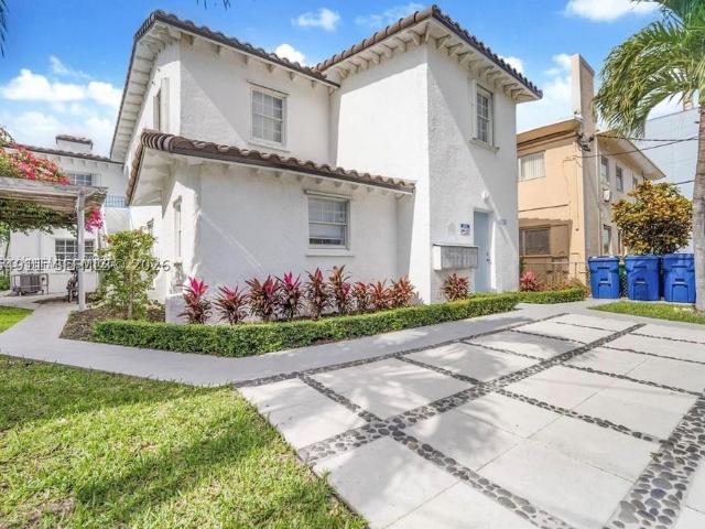 Luxury apartment complex for rent in Miami Beach, Florida