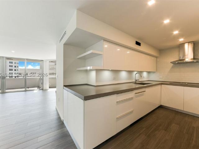 Luxury apartment complex for rent in Miami Beach, Florida