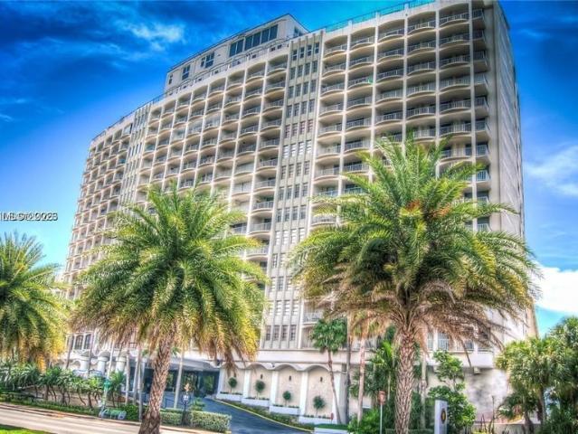 Luxury apartment complex for rent in Miami Beach, Florida