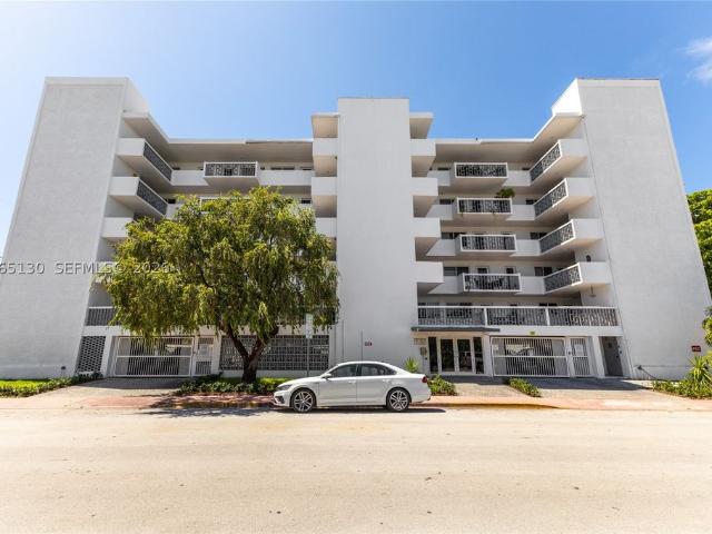 Luxury apartment complex for rent in Miami Beach, Florida