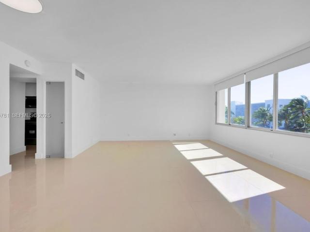 Luxury apartment complex for rent in Miami Beach, Florida