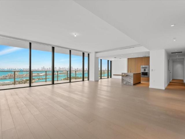 Luxury apartment complex for rent in Miami Beach, Florida