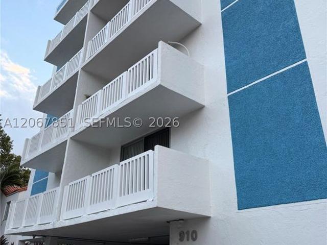 Luxury apartment complex for rent in Miami Beach, Florida