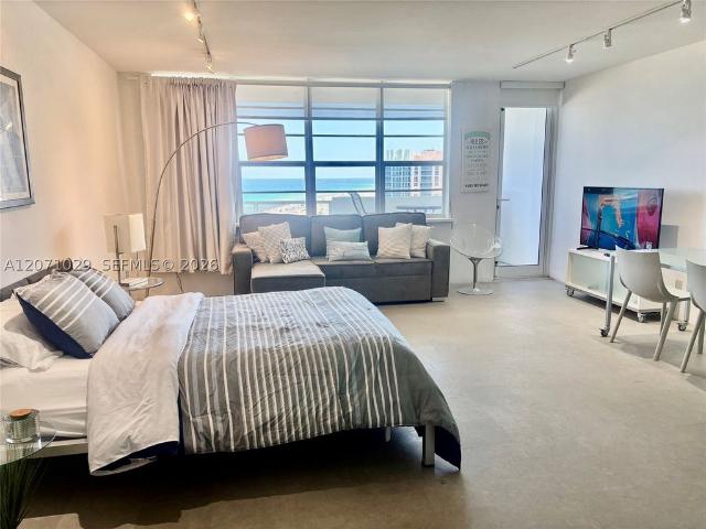 Luxury apartment complex for rent in Miami Beach, Florida