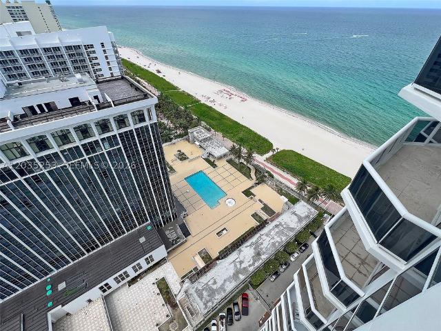 Luxury apartment complex for rent in Miami Beach, Florida