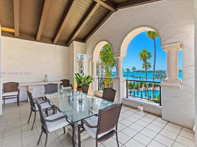 Luxury apartment complex for rent in Miami Beach, Florida