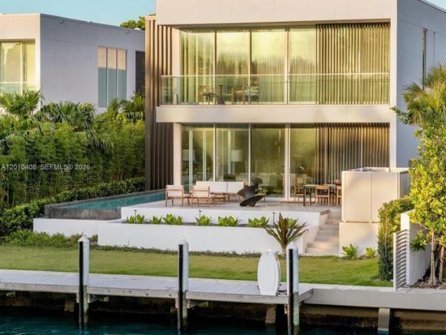 Luxury apartment complex for rent in Miami Beach, Florida