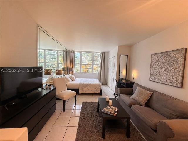 Luxury apartment complex for rent in Miami Beach, Florida