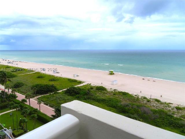 Luxury apartment complex for rent in Miami Beach, Florida