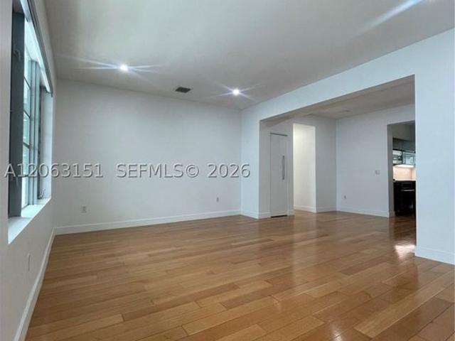 Luxury apartment complex for rent in Miami Beach, Florida