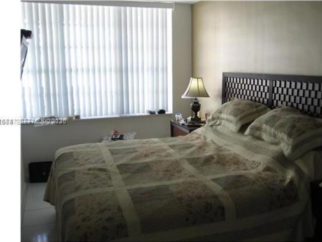 Luxury apartment complex for rent in Miami Beach, Florida