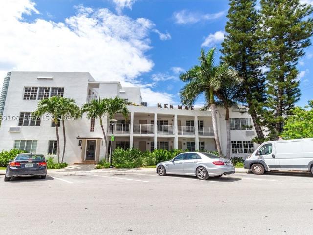 Luxury apartment complex for rent in Miami Beach, Florida