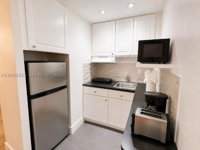Luxury apartment complex for rent in Miami Beach, Florida