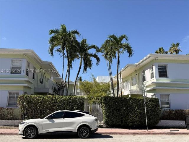 Luxury apartment complex for rent in Miami Beach, Florida