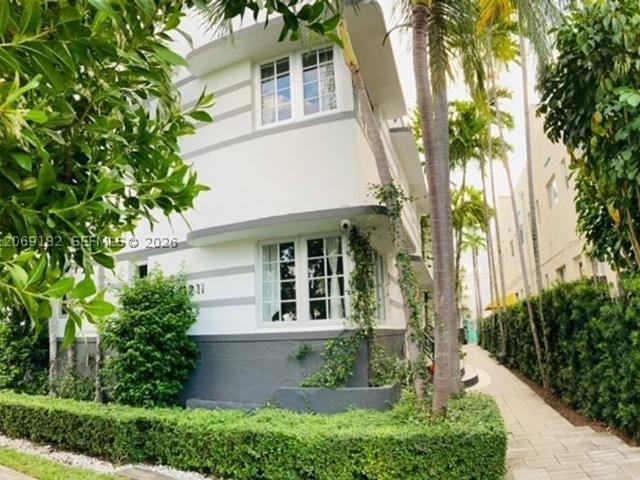Luxury apartment complex for rent in Miami Beach, Florida
