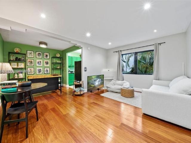 Luxury apartment complex for rent in Miami Beach, Florida