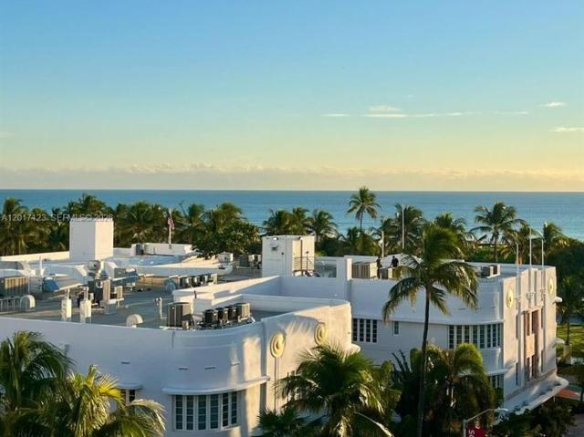 Luxury apartment complex for rent in Miami Beach, Florida