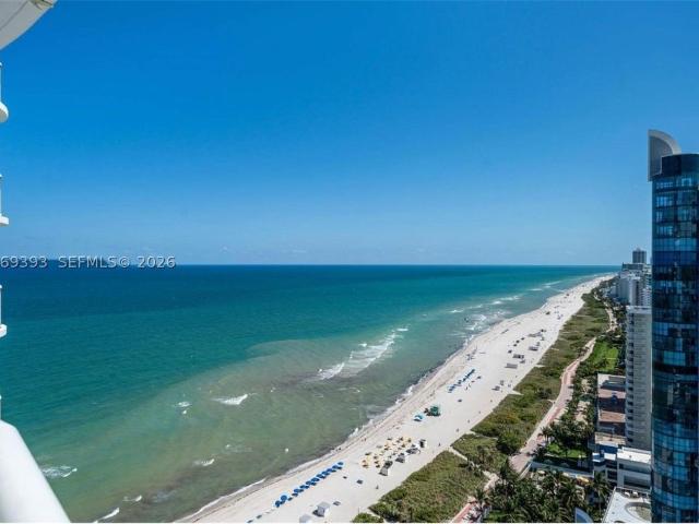 Luxury apartment complex for rent in Miami Beach, Florida