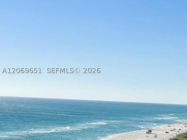 Luxury apartment complex for rent in Miami Beach, Florida