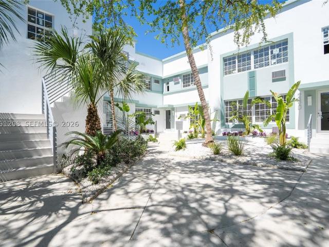 Luxury apartment complex for rent in Miami Beach, Florida