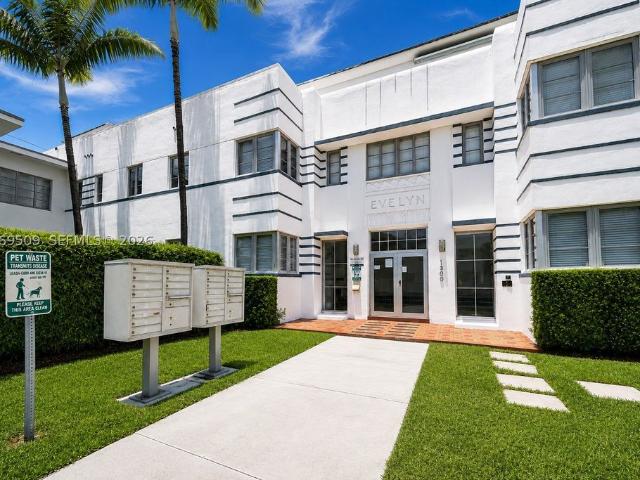 Luxury apartment complex for rent in Miami Beach, Florida