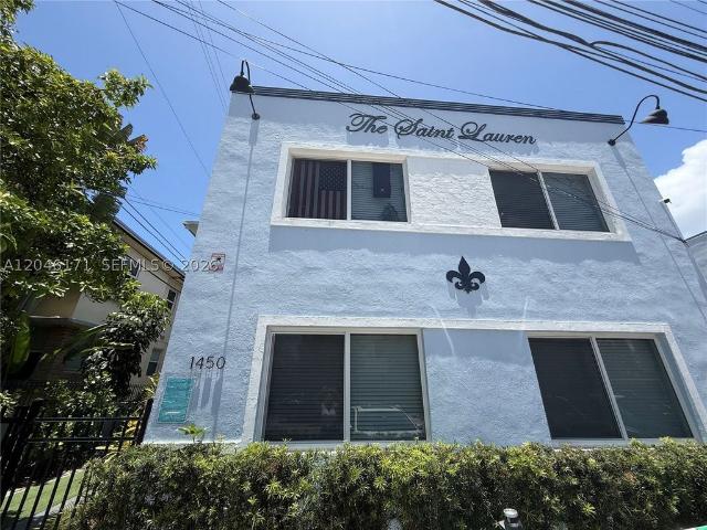 Luxury apartment complex for rent in Miami Beach, Florida