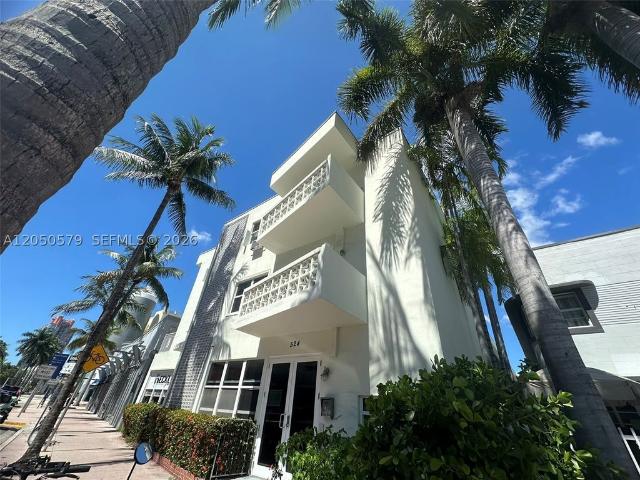 Luxury apartment complex for rent in Miami Beach, Florida