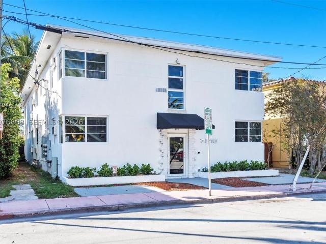 Luxury apartment complex for rent in Miami Beach, Florida