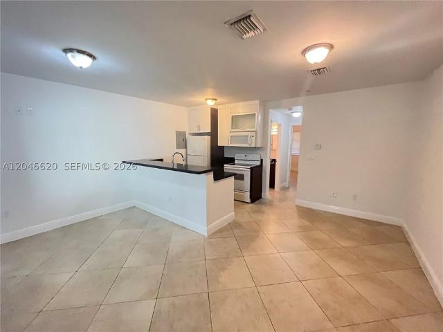 Luxury apartment complex for rent in Miami Beach, Florida