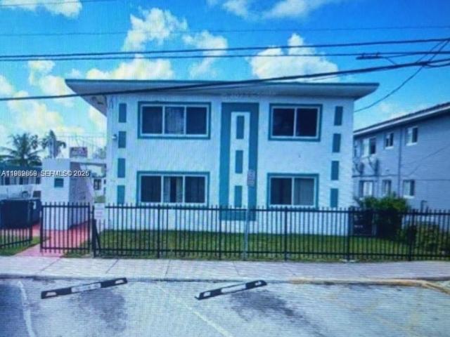 Luxury apartment complex for rent in Miami Beach, Florida