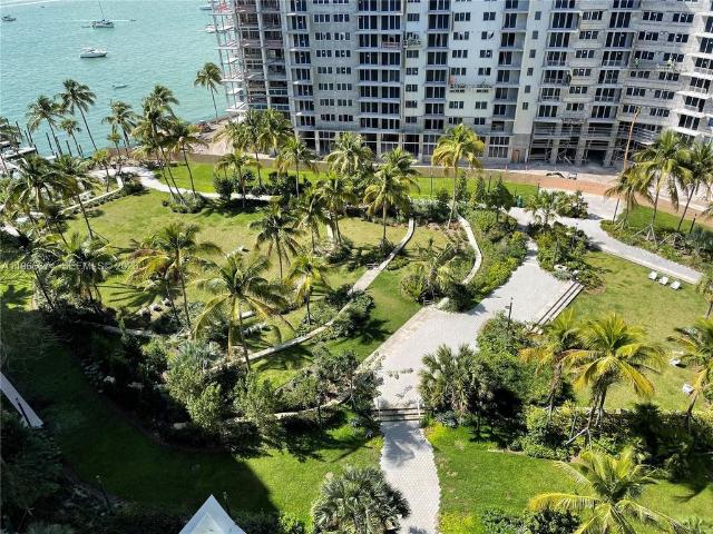 Luxury apartment complex for rent in Miami Beach, Florida