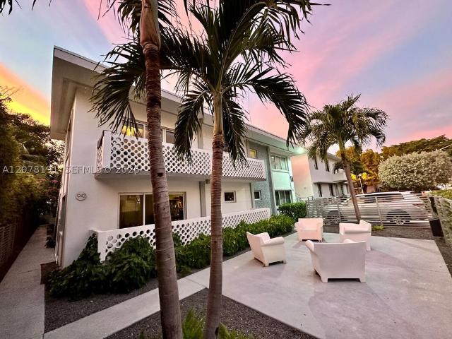 Luxury apartment complex for rent in Miami Beach, Florida