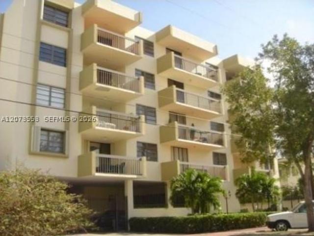 Luxury apartment complex for rent in Miami Beach, Florida