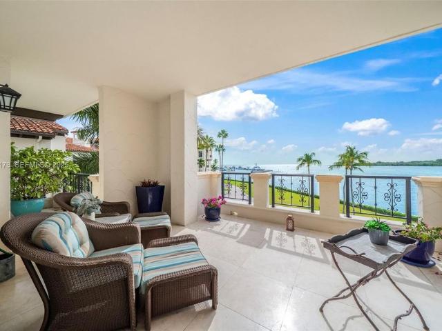 Luxury apartment complex for rent in Miami Beach, Florida