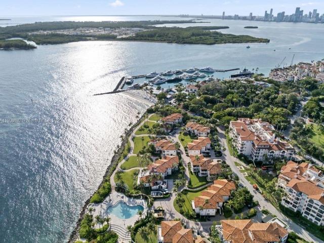 Luxury apartment complex for rent in Miami Beach, Florida