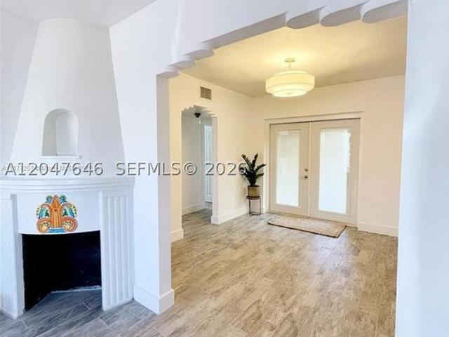 Luxury apartment complex for rent in Miami Beach, Florida