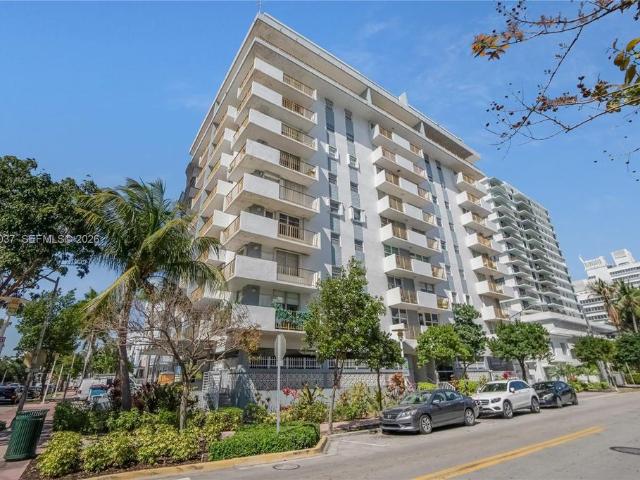 Luxury apartment complex for rent in Miami Beach, Florida