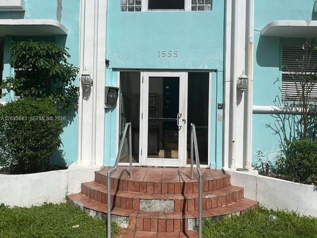 Luxury apartment complex for rent in Miami Beach, Florida
