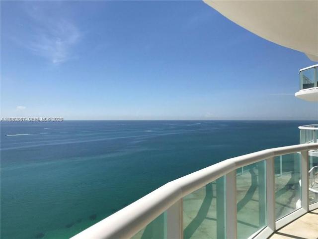 Luxury apartment complex for rent in Miami Beach, Florida