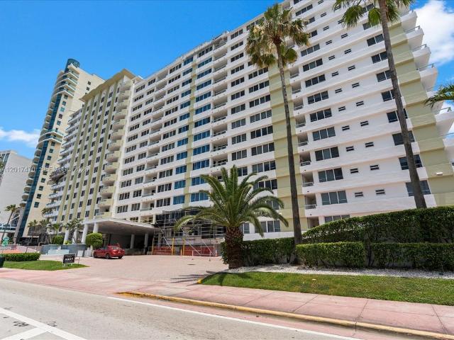 Luxury apartment complex for rent in Miami Beach, Florida
