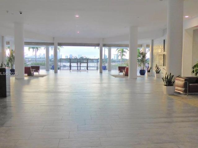Luxury apartment complex for rent in Miami Beach, Florida