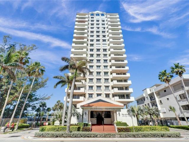 Luxury apartment complex for rent in Miami Beach, Florida